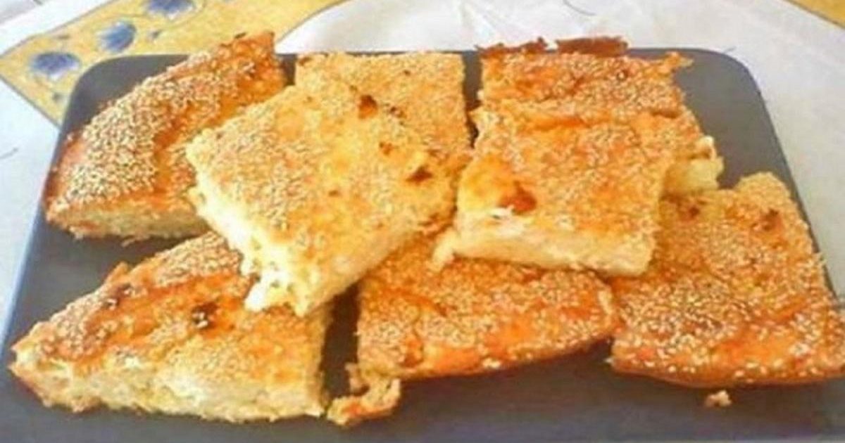 Λαχταριστή και εύκολη τυρόπιτα για να πάρει το παιδί σας στο σχολείο ...