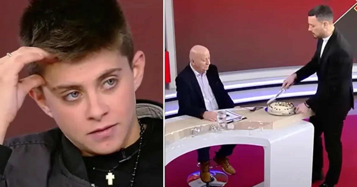 Κάνει σόου ο Πέτρος Κουσουλός: Έκοψε κομμάτι βασιλόπιτας για την Ειρήνη ...