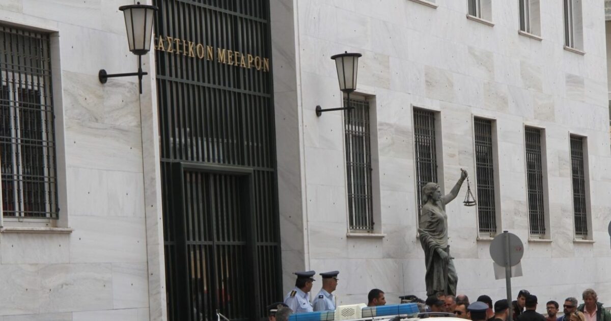 ΣΟΚ ΤΩΡΑ – ΕΠΕΣΕ ΝΕΚΡΟΣ ΕΞΩ ΑΠΟ ΤΑ ΔΙΚΑΣΤΗΡΙΑ | CityPatras